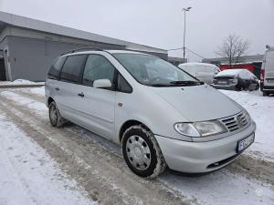 Pelēks Volkswagen Sharan 1998 Viļņa, ar dzinēja tilpumu 1.90 L un nobraukumu 327 tūkst. km par 1200 €, foto  vietnē AUTOMOTO.COM.LV
