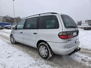 Grey Volkswagen Sharan 1998 in Vilnius, with an engine capacity of 1.90 L and mileage of 327 thousand km for 1200 €, photo 3 on AUTOMOTO.COM.LV