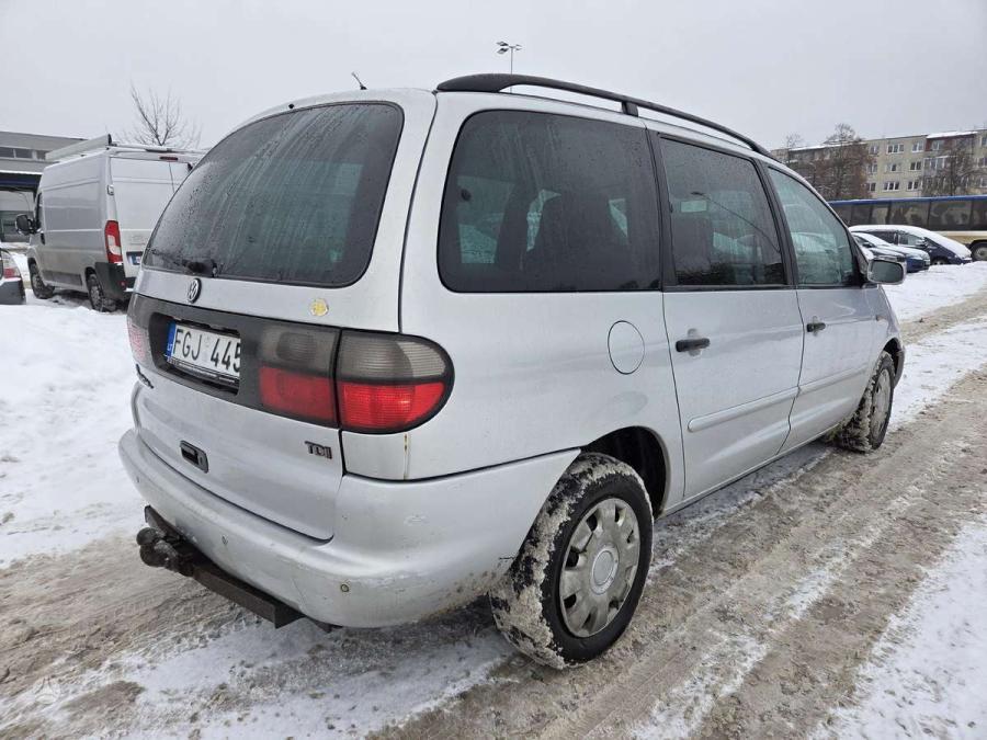 Grey Volkswagen Sharan 1998 in Vilnius, with an engine capacity of 1.90 L and mileage of 327 thousand km for 1200 €, photo 4 on AUTOMOTO.COM.LV