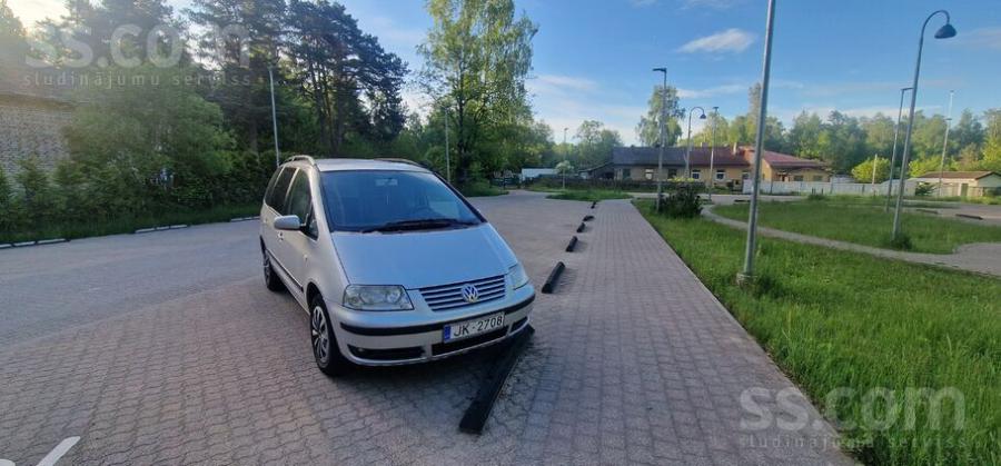 Pelēks Volkswagen Sharan 2000 Rīga, ar dzinēja tilpumu 1.90 L un nobraukumu 310 tūkst. km par 1500 €, foto 3 vietnē AUTOMOTO.COM.LV
