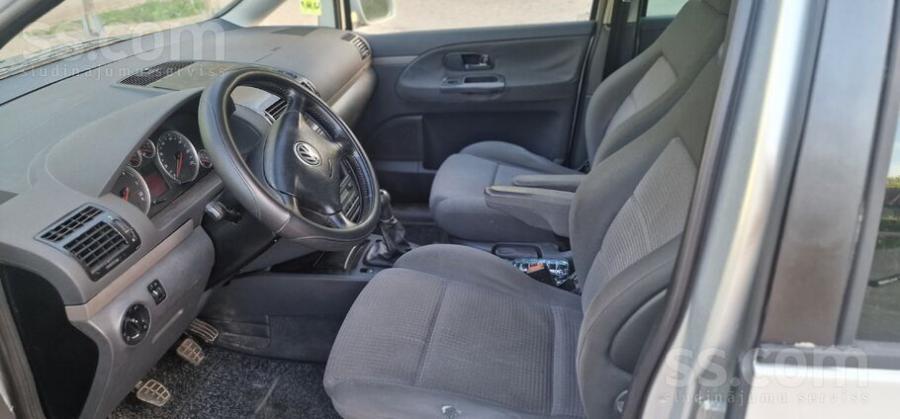 Pelēks Volkswagen Sharan 2000 Rīga, ar dzinēja tilpumu 1.90 L un nobraukumu 310 tūkst. km par 1500 €, foto 4 vietnē AUTOMOTO.COM.LV