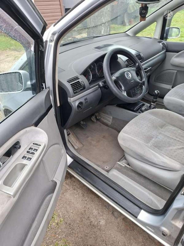 Grey Volkswagen Sharan 2000 in Marijampole, with an engine capacity of 1.90 L and mileage of 369 thousand km for 1200 €, photo 7 on AUTOMOTO.COM.LV