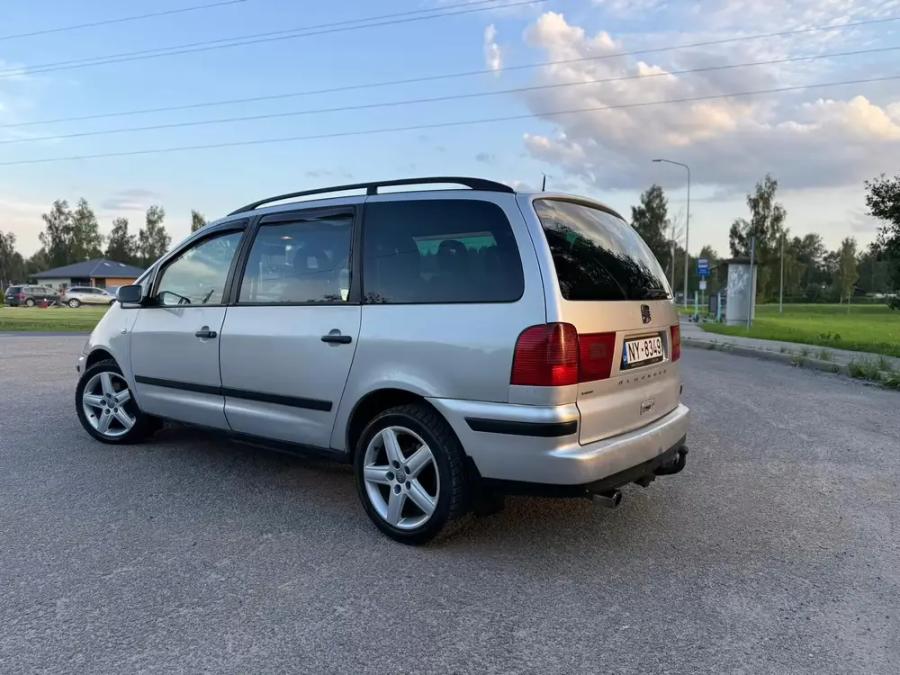 Grey Volkswagen Sharan 2000 in Riga, with an engine capacity of 1.90 L and mileage of 415 thousand km for 1500 €, photo 4 on AUTOMOTO.COM.LV