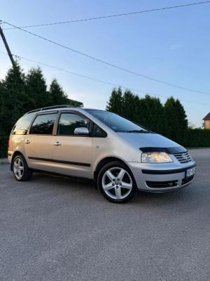 Grey Volkswagen Sharan 2000 in Riga, with an engine capacity of 1.90 L and mileage of 415 thousand km for 1500 €, photo 5 on AUTOMOTO.COM.LV