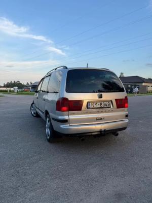 Grey Volkswagen Sharan 2000 in Riga, with an engine capacity of 1.90 L and mileage of 415 thousand km for 1500 €, photo 6 on AUTOMOTO.COM.LV