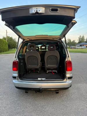 Grey Volkswagen Sharan 2000 in Riga, with an engine capacity of 1.90 L and mileage of 415 thousand km for 1500 €, photo 12 on AUTOMOTO.COM.LV