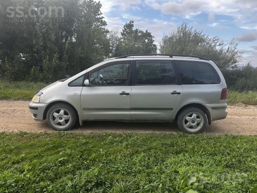 Grey Volkswagen Sharan 2000 in Dobele, with an engine capacity of 1.90 L and mileage of 443 thousand km for 800 €, photo 1 on AUTOMOTO.COM.LV