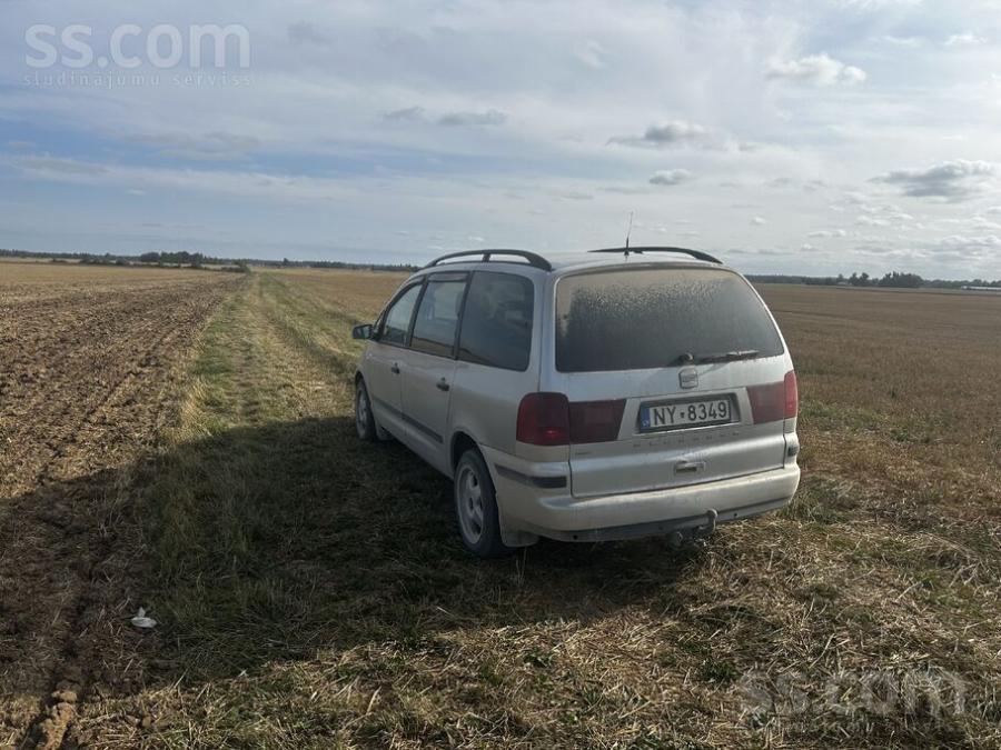 Grey Volkswagen Sharan 2000 in Dobele, with an engine capacity of 1.90 L and mileage of 443 thousand km for 800 €, photo 7 on AUTOMOTO.COM.LV