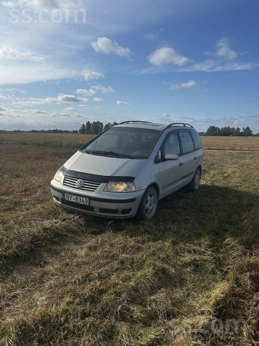 Grey Volkswagen Sharan 2000 in Dobele, with an engine capacity of 1.90 L and mileage of 443 thousand km for 800 €, photo 10 on AUTOMOTO.COM.LV