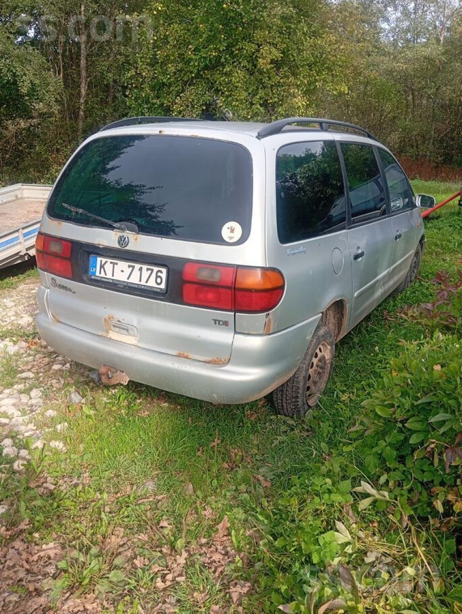 Grey Volkswagen Sharan 2000 in Rezekne, with an engine capacity of 1.90 L and mileage of 367 thousand km for 420 €, photo 4 on AUTOMOTO.COM.LV