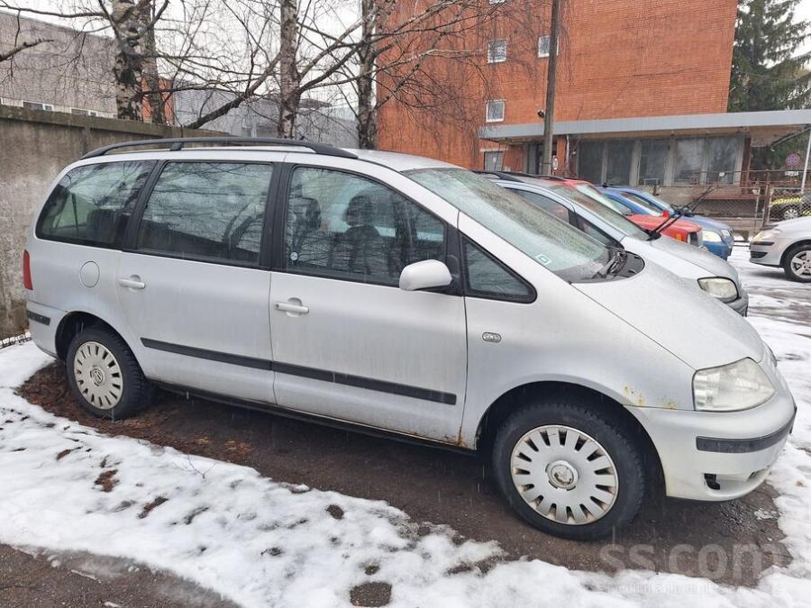 Grey Volkswagen Sharan 2001 in Riga, with an engine capacity of 2.00 L and mileage of 314 thousand km for 1500 €, photo 2 on AUTOMOTO.COM.LV