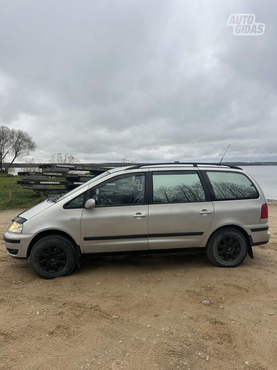 Grey Volkswagen Sharan 2001 in Lazdijai, with an engine capacity of 1.90 L and mileage of 405 thousand km for 1600 €, photo 2 on AUTOMOTO.COM.LV