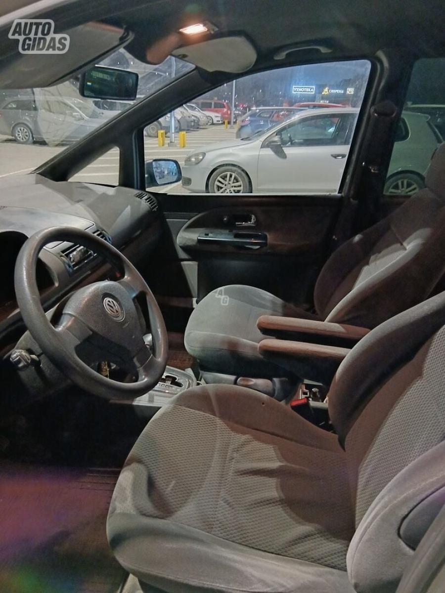 Pelēks Volkswagen Sharan 2001 Gargždai, ar dzinēja tilpumu 1.90 L un nobraukumu 500 tūkst. km par 1300 €, foto 7 vietnē AUTOMOTO.COM.LV