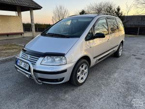 Pelēks Volkswagen Sharan 2001 Telšiai, ar dzinēja tilpumu 1.90 L un nobraukumu 432 tūkst. km par 1000 €, foto  vietnē AUTOMOTO.COM.LV