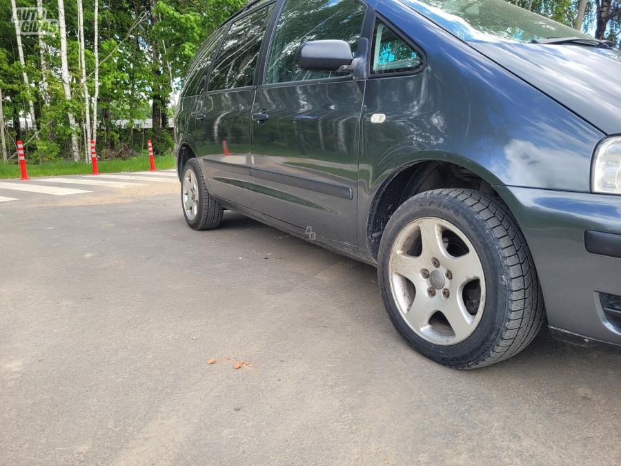 Pelēks Volkswagen Sharan 2001 Viļņa, ar dzinēja tilpumu 1.90 L un nobraukumu 303 tūkst. km par 2250 €, foto 9 vietnē AUTOMOTO.COM.LV