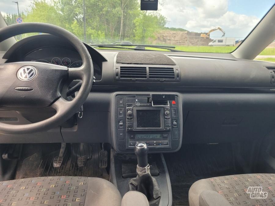 Pelēks Volkswagen Sharan 2001 Viļņa, ar dzinēja tilpumu 1.90 L un nobraukumu 303 tūkst. km par 2250 €, foto 15 vietnē AUTOMOTO.COM.LV