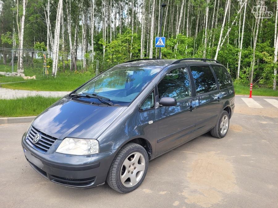 Grey Volkswagen Sharan 2001 in Vilnius, with an engine capacity of 1.90 L and mileage of 303 thousand km for 2250 €, photo 1 on AUTOMOTO.COM.LV