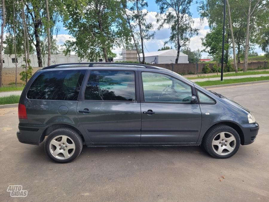 Grey Volkswagen Sharan 2001 in Vilnius, with an engine capacity of 1.90 L and mileage of 303 thousand km for 1850 €, photo 13 on AUTOMOTO.COM.LV