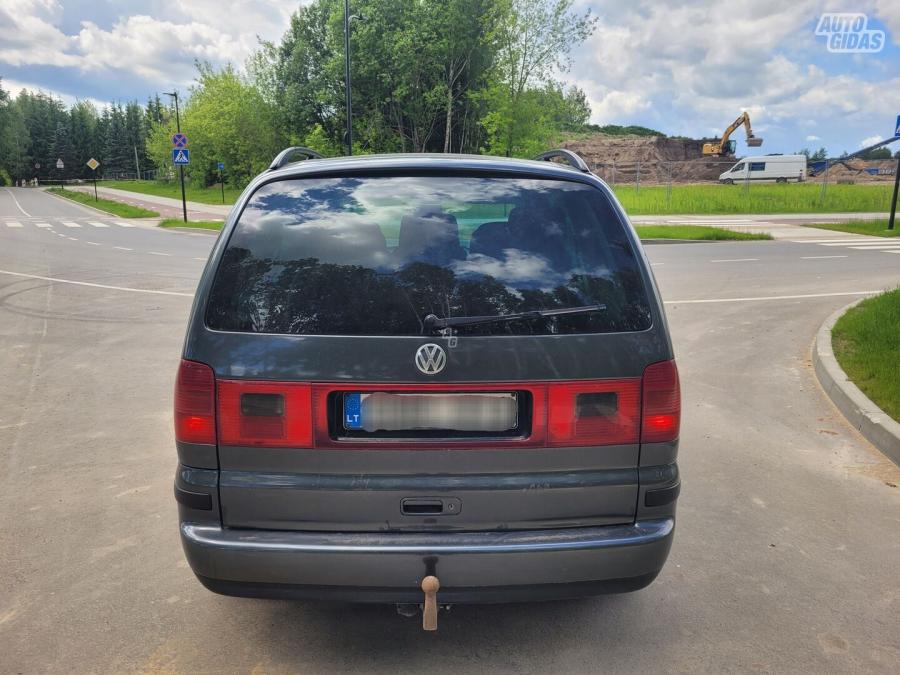 Grey Volkswagen Sharan 2001 in Vilnius, with an engine capacity of 1.90 L and mileage of 303 thousand km for 1750 €, photo 6 on AUTOMOTO.COM.LV