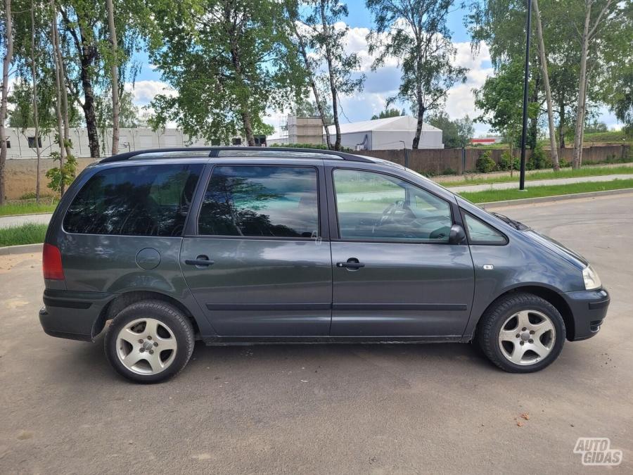 Grey Volkswagen Sharan 2001 in Vilnius, with an engine capacity of 1.90 L and mileage of 303 thousand km for 1750 €, photo 13 on AUTOMOTO.COM.LV