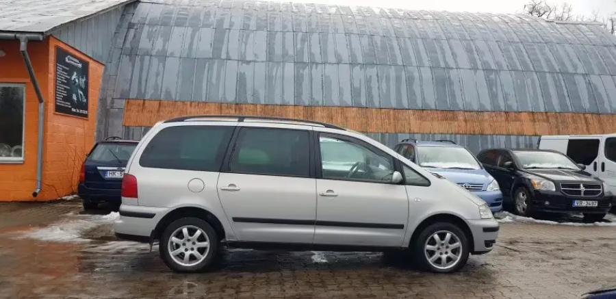Grey Volkswagen Sharan 2001 in Valmiera, with an engine capacity of 1.90 L and mileage of 313 thousand km for 1400 €, photo 3 on AUTOMOTO.COM.LV