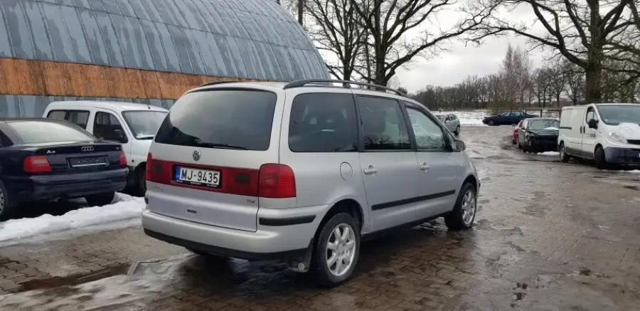 Grey Volkswagen Sharan 2001 in Valmiera, with an engine capacity of 1.90 L and mileage of 313 thousand km for 1400 €, photo 4 on AUTOMOTO.COM.LV