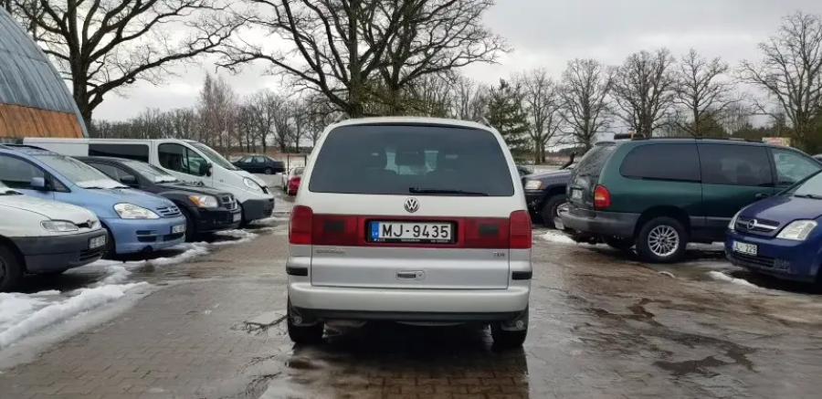 Grey Volkswagen Sharan 2001 in Valmiera, with an engine capacity of 1.90 L and mileage of 313 thousand km for 1400 €, photo 5 on AUTOMOTO.COM.LV
