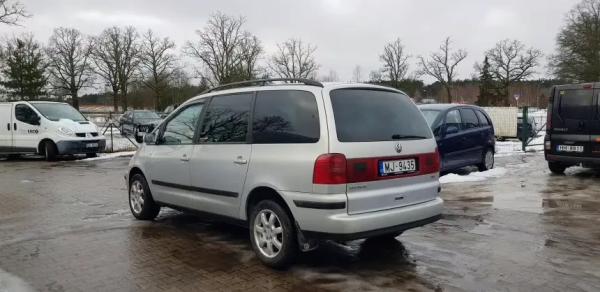 Grey Volkswagen Sharan 2001 in Valmiera, with an engine capacity of 1.90 L and mileage of 313 thousand km for 1400 €, photo 5 on AUTOMOTO.COM.LV