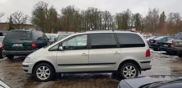 Grey Volkswagen Sharan 2001 in Valmiera, with an engine capacity of 1.90 L and mileage of 313 thousand km for 1400 €, photo 6 on AUTOMOTO.COM.LV