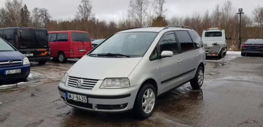 Grey Volkswagen Sharan 2001 in Valmiera, with an engine capacity of 1.90 L and mileage of 313 thousand km for 1400 €, photo 8 on AUTOMOTO.COM.LV