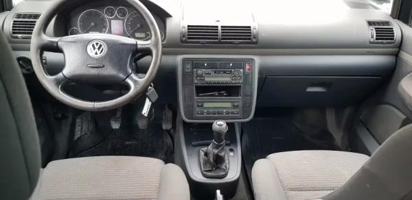 Grey Volkswagen Sharan 2001 in Valmiera, with an engine capacity of 1.90 L and mileage of 313 thousand km for 1400 €, photo 9 on AUTOMOTO.COM.LV