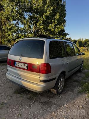 Pelēks Volkswagen Sharan 2001 Valmiera, ar dzinēja tilpumu 1.90 L un nobraukumu 326 tūkst. km par 1600 €, foto 4 vietnē AUTOMOTO.COM.LV