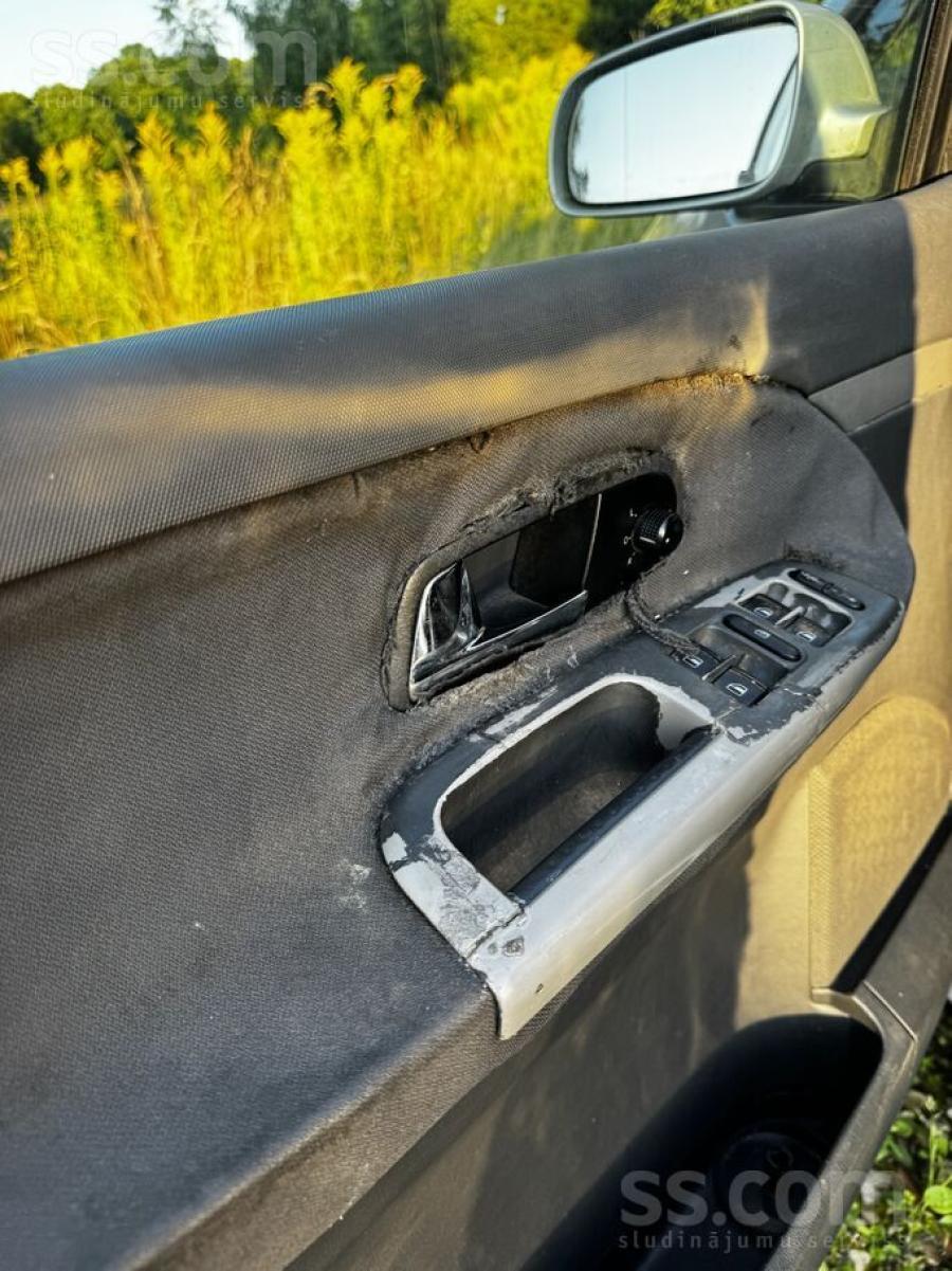 Pelēks Volkswagen Sharan 2001 Valmiera, ar dzinēja tilpumu 1.90 L un nobraukumu 326 tūkst. km par 1600 €, foto 7 vietnē AUTOMOTO.COM.LV