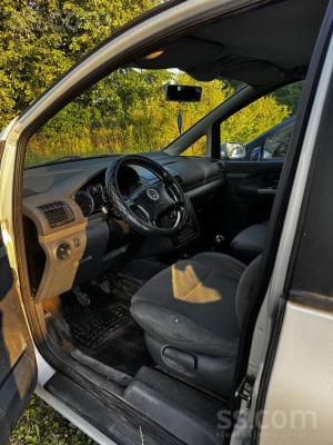 Pelēks Volkswagen Sharan 2001 Valmiera, ar dzinēja tilpumu 1.90 L un nobraukumu 326 tūkst. km par 1600 €, foto 9 vietnē AUTOMOTO.COM.LV