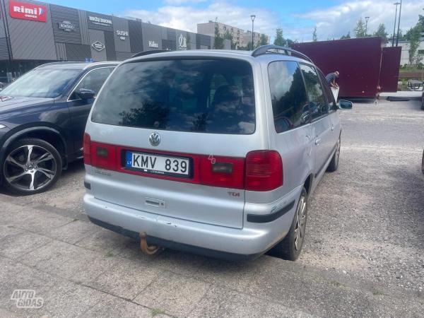 Pelēks Volkswagen Sharan 2001 Viļņa, ar dzinēja tilpumu 1.90 L un nobraukumu 300 tūkst. km par 1000 €, foto 4 vietnē AUTOMOTO.COM.LV