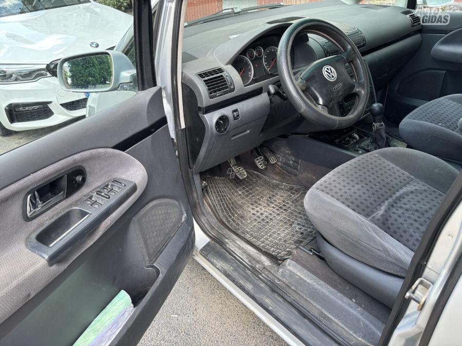 Grey Volkswagen Sharan 2001 in Vilnius, with an engine capacity of 1.90 L and mileage of 300 thousand km for 1000 €, photo 9 on AUTOMOTO.COM.LV