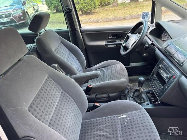 Pelēks Volkswagen Sharan 2001 Viļņa, ar dzinēja tilpumu 1.90 L un nobraukumu 300 tūkst. km par 1000 €, foto 11 vietnē AUTOMOTO.COM.LV