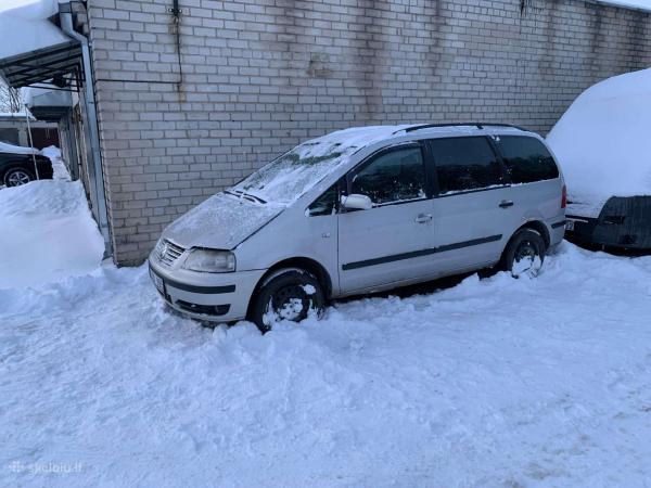 Grey Volkswagen Sharan 2002 in Kaunas, with an engine capacity of 1.90 L and mileage of 555 thousand km for 800 €, photo 1 on AUTOMOTO.COM.LV