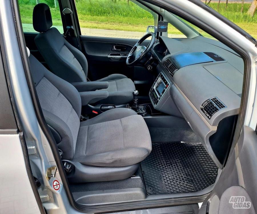 Grey Volkswagen Sharan 2002 in Radviliskis, with an engine capacity of 1.90 L and mileage of 251 thousand km for 3750 €, photo 19 on AUTOMOTO.COM.LV