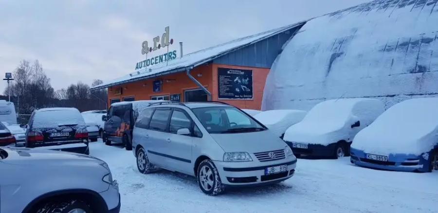 Pelēks Volkswagen Sharan 2002 Valmiera, ar dzinēja tilpumu 1.90 L un nobraukumu 349 tūkst. km par 1750 €, foto 1 vietnē AUTOMOTO.COM.LV