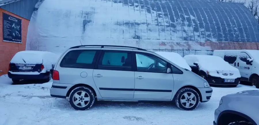 Pelēks Volkswagen Sharan 2002 Valmiera, ar dzinēja tilpumu 1.90 L un nobraukumu 349 tūkst. km par 1750 €, foto 3 vietnē AUTOMOTO.COM.LV