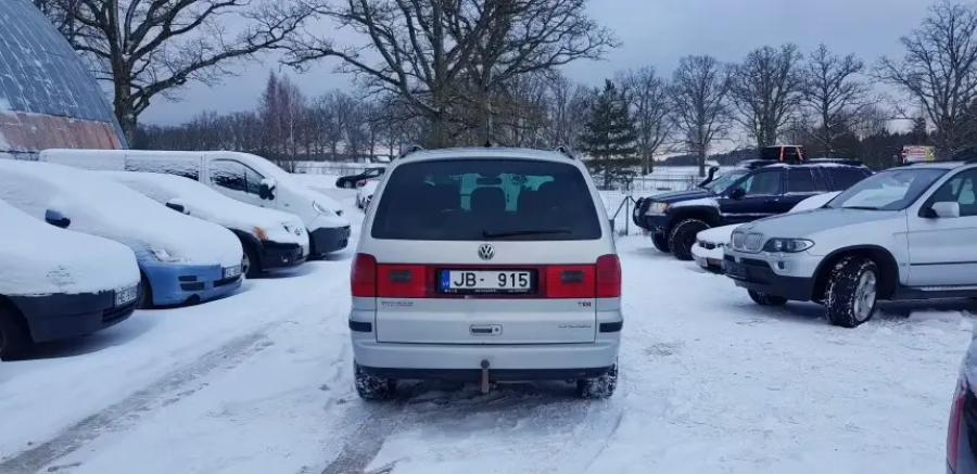 Pelēks Volkswagen Sharan 2002 Valmiera, ar dzinēja tilpumu 1.90 L un nobraukumu 349 tūkst. km par 1750 €, foto 5 vietnē AUTOMOTO.COM.LV