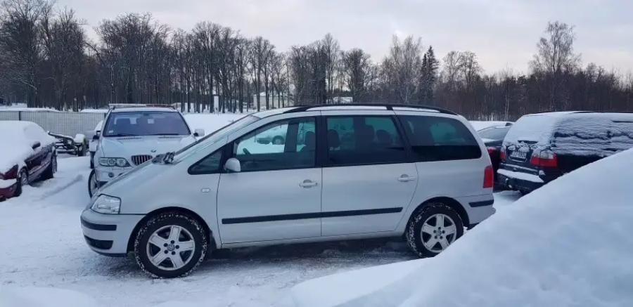 Pelēks Volkswagen Sharan 2002 Valmiera, ar dzinēja tilpumu 1.90 L un nobraukumu 349 tūkst. km par 1750 €, foto 7 vietnē AUTOMOTO.COM.LV