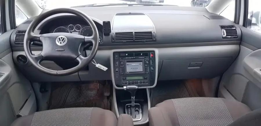 Pelēks Volkswagen Sharan 2002 Valmiera, ar dzinēja tilpumu 1.90 L un nobraukumu 349 tūkst. km par 1750 €, foto 10 vietnē AUTOMOTO.COM.LV