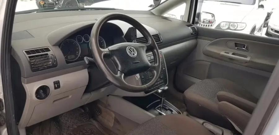 Pelēks Volkswagen Sharan 2002 Valmiera, ar dzinēja tilpumu 1.90 L un nobraukumu 349 tūkst. km par 1750 €, foto 11 vietnē AUTOMOTO.COM.LV