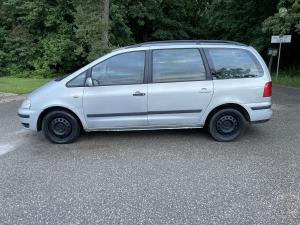 Grey Volkswagen Sharan 2002 in Ukmerge, with an engine capacity of 1.90 L and mileage of 379 thousand km for 1350 €, photo 3 on AUTOMOTO.COM.LV