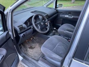 Grey Volkswagen Sharan 2002 in Ukmerge, with an engine capacity of 1.90 L and mileage of 379 thousand km for 1350 €, photo 10 on AUTOMOTO.COM.LV