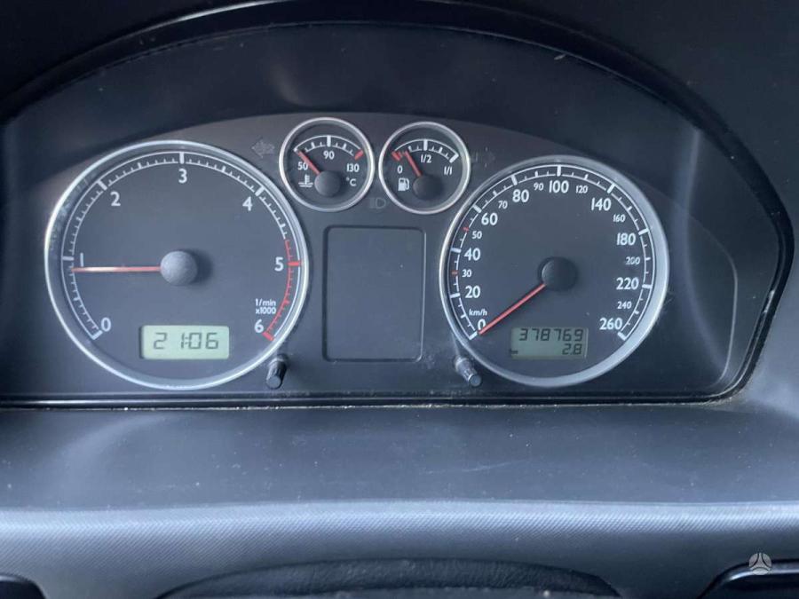 Grey Volkswagen Sharan 2002 in Ukmerge, with an engine capacity of 1.90 L and mileage of 379 thousand km for 1350 €, photo 14 on AUTOMOTO.COM.LV