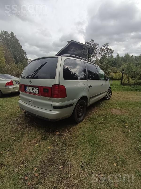 Pelēks Volkswagen Sharan 2002 Daugavpils, ar dzinēja tilpumu 2.00 L un nobraukumu 305 tūkst. km par 450 €, foto 4 vietnē AUTOMOTO.COM.LV