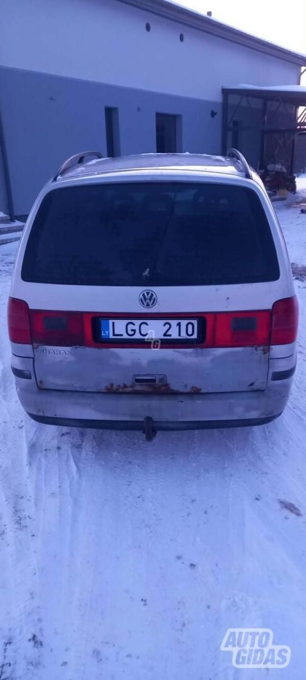 Pelēks Volkswagen Sharan 2003 Viļņa, ar dzinēja tilpumu 2.00 L un nobraukumu 491 tūkst. km par 500 €, foto 1 vietnē AUTOMOTO.COM.LV